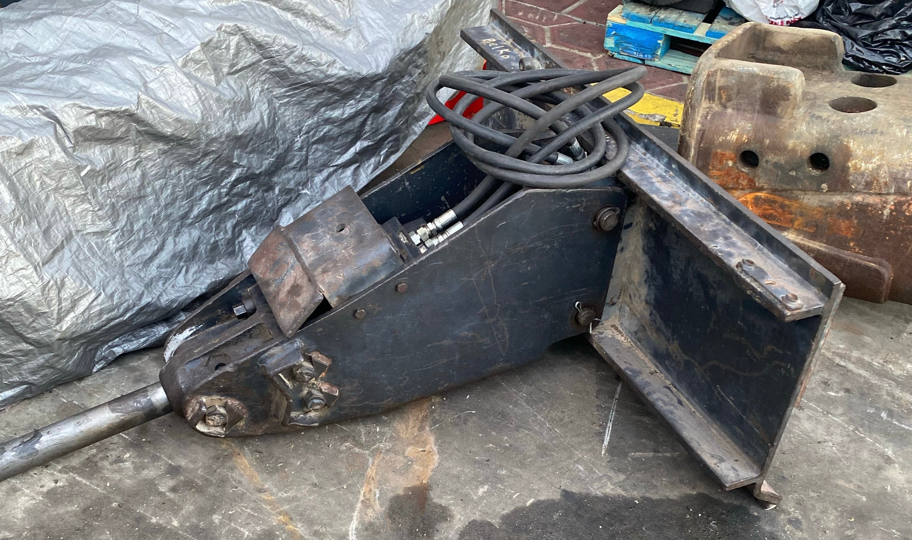 Stanley MB250 Hydraulic Hammer – General Breaker Attachments